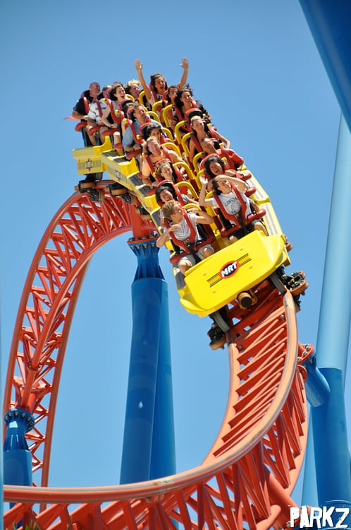 Superman Escape | Thrill Ride · Roller Coaster at Warner Bros. Movie ...
