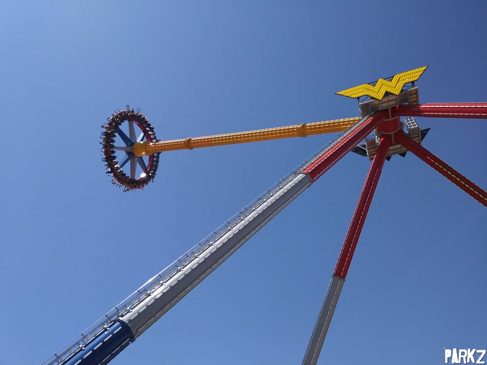 Wonder Woman: Lasso of Truth | Flat Ride at Six Flags Discovery Kingdom ...